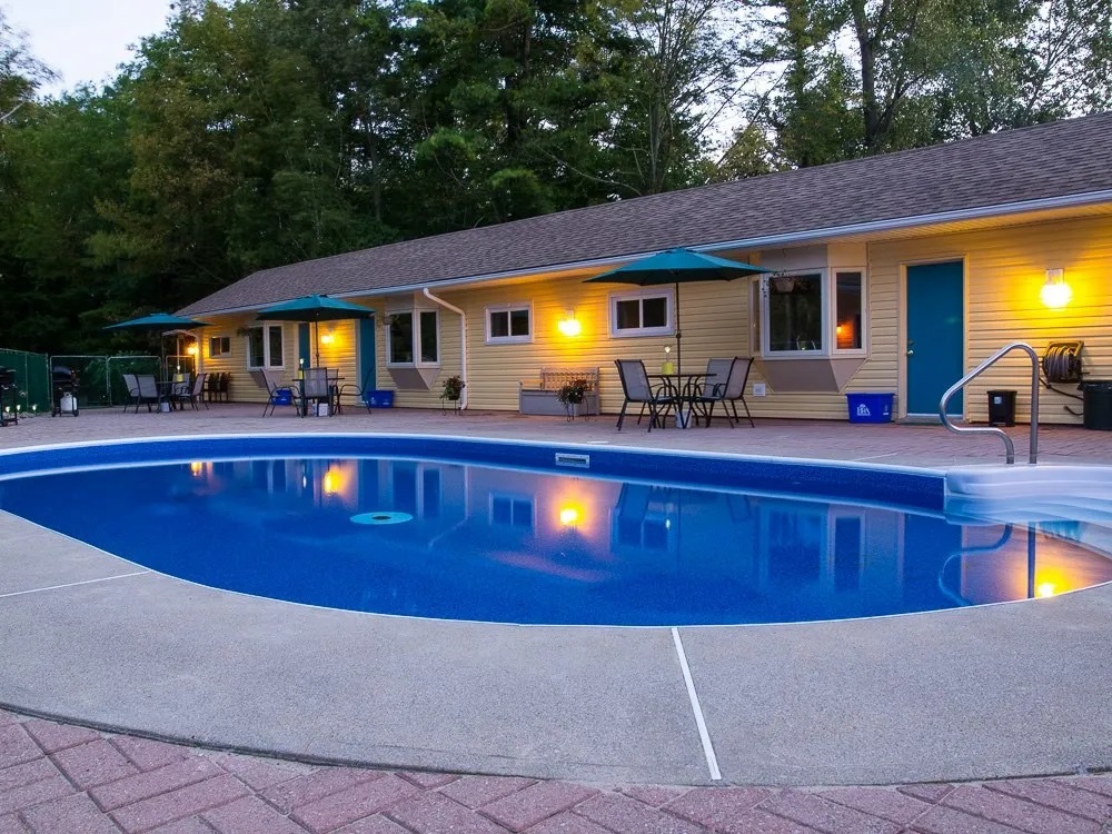 Pinewood Motel | Ontario's Blue Coast